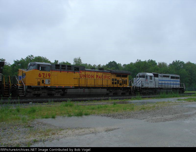 UP 6719 and GCFX 3092